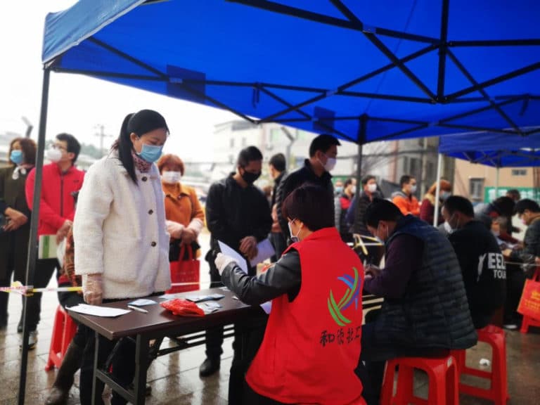 Chinese social workers actively engaged in the fight against the corona ...